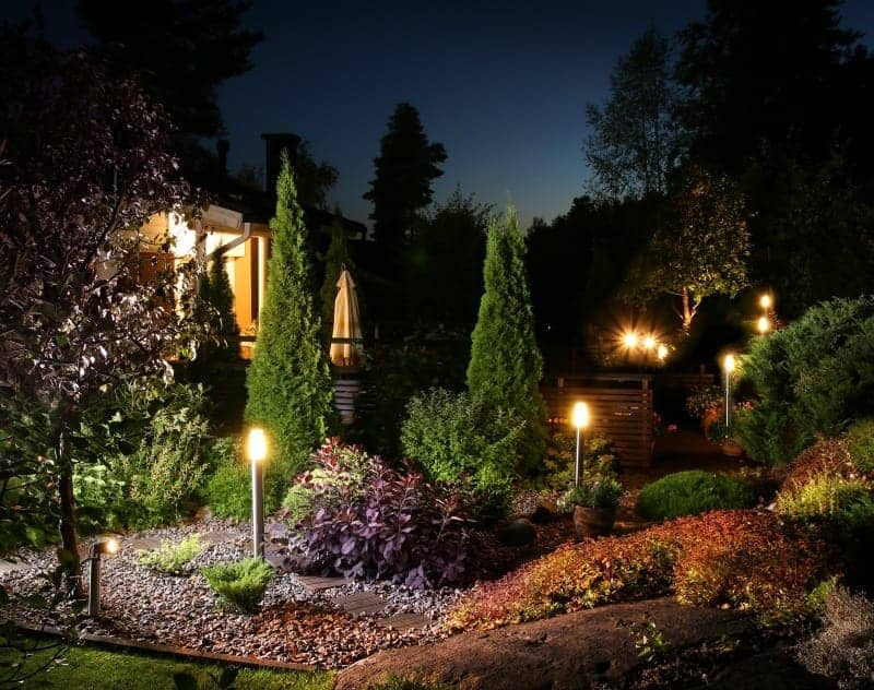 5 Creative Garden Lighting Ideas That Can Transform Your Yard - Urban ...