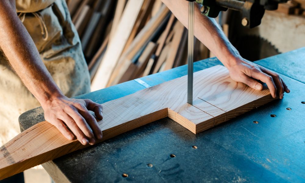 How to Use a Bandsaw: Tips for DIYers on Mastering Precision ...